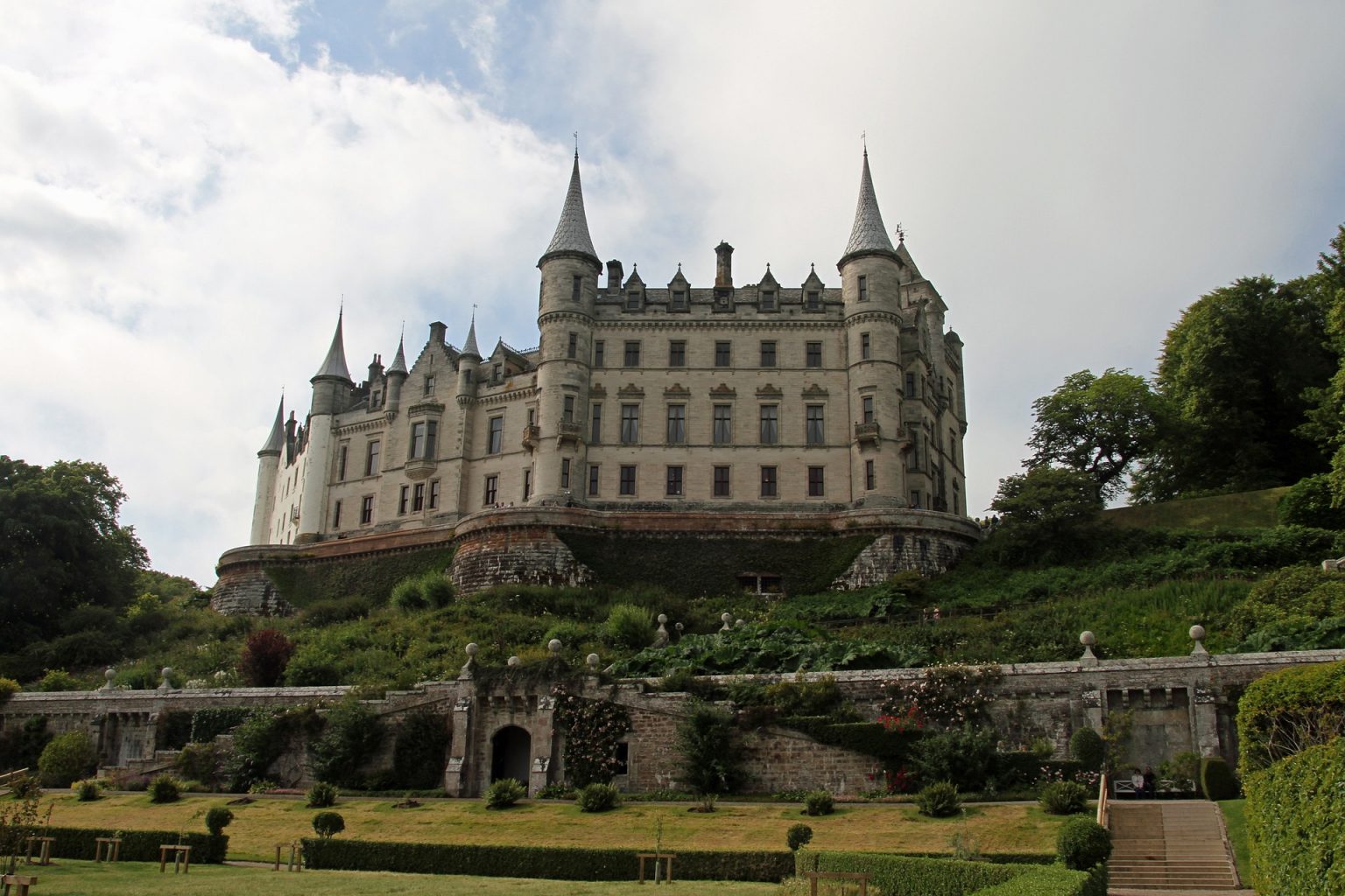 Best Castle Tours in Europe - Juniper Tours